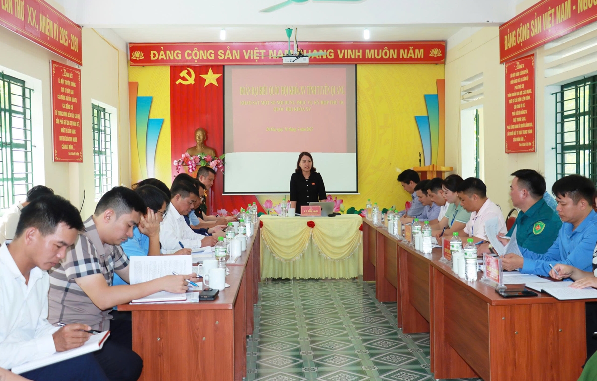 Trưởng đoàn đại biểu Quốc hội tỉnh Lý Thị Lan khảo sát tại xã Minh Ngọc và xã Du Già